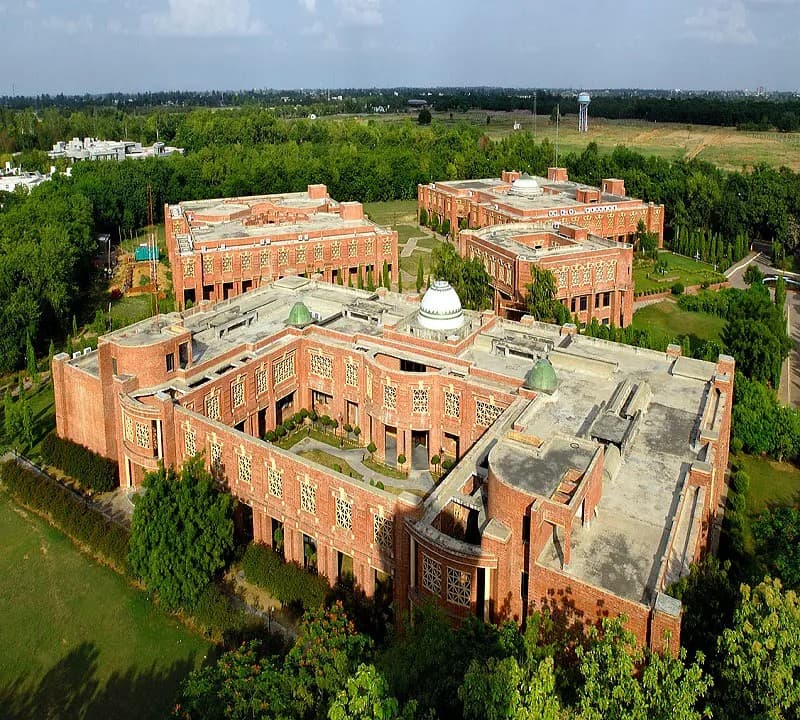 IIM Lucknow Rolls Out New Chief Marketing Officer Programme for Working ...