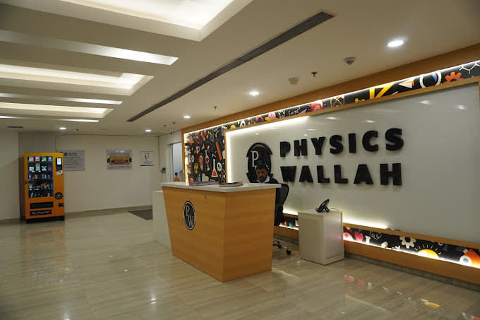 Physics Wallah Surat: Fees 2025, Contact Number, Reviews, Courses