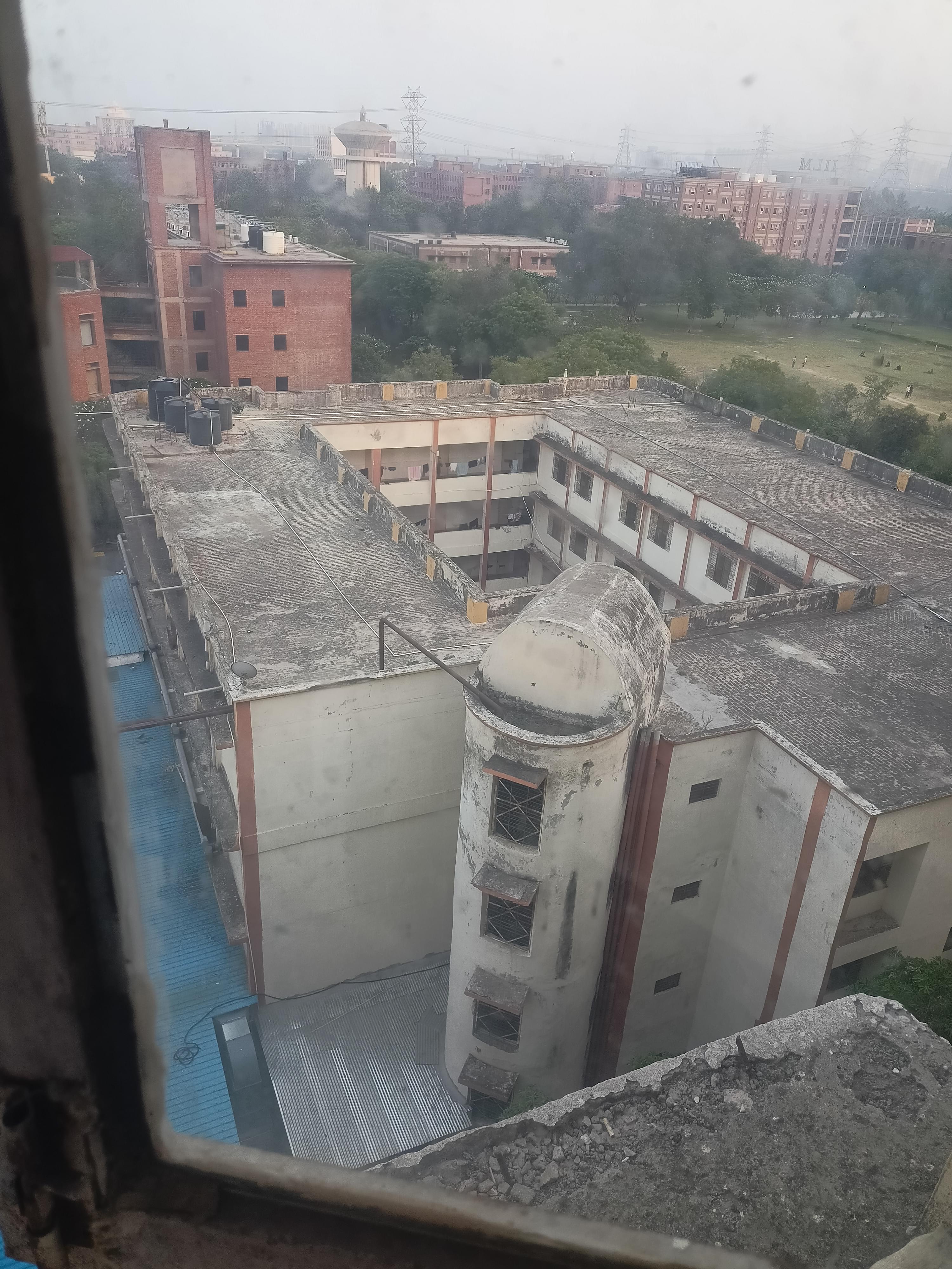 Akansha Chaudhary S Review On Noida Institute Of Engineering And Technology [niet] Greater
