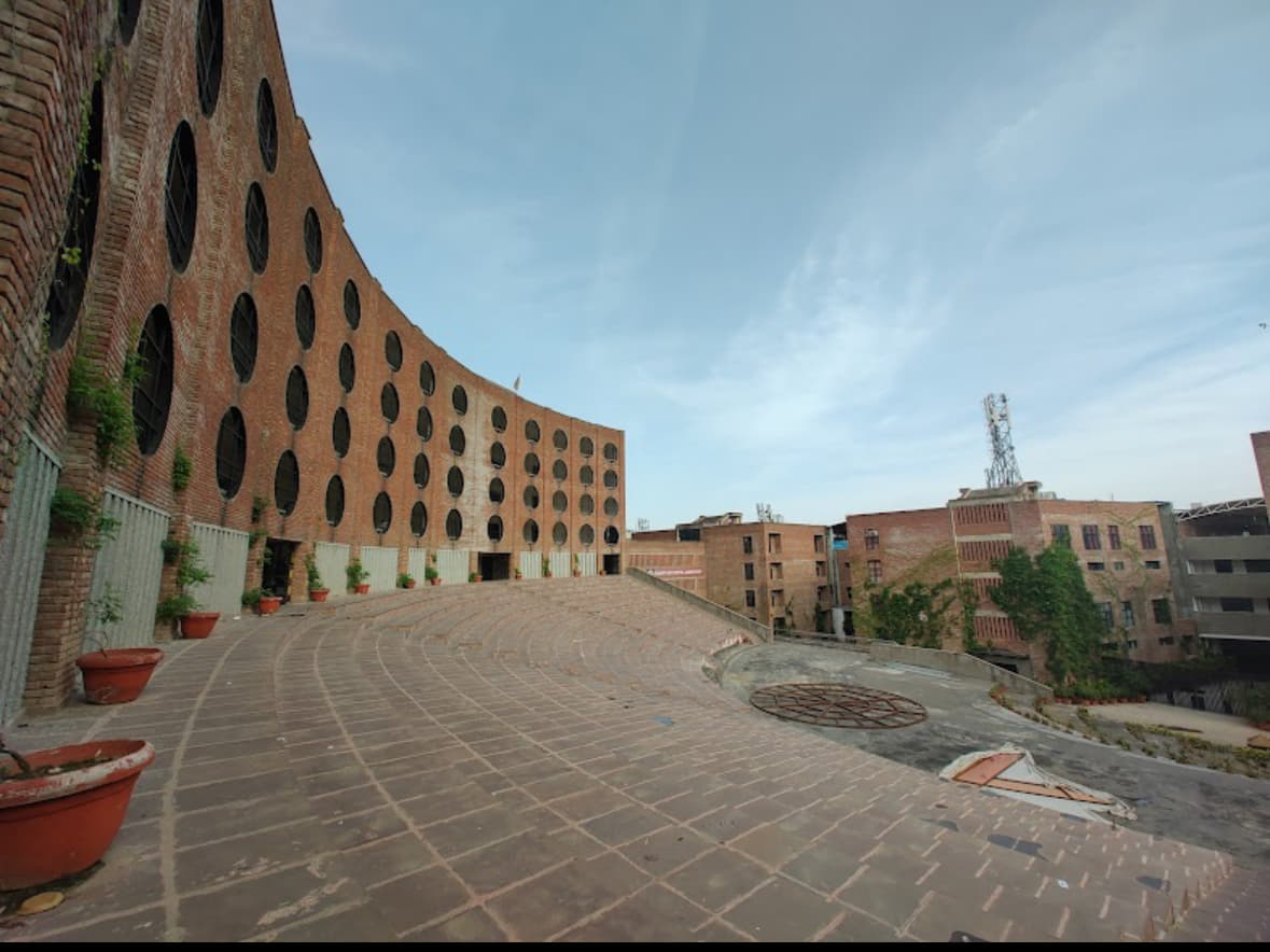 LPU: Admission 2025, Fees, Courses, Ranking, Cutoff, Scholarship, Placement