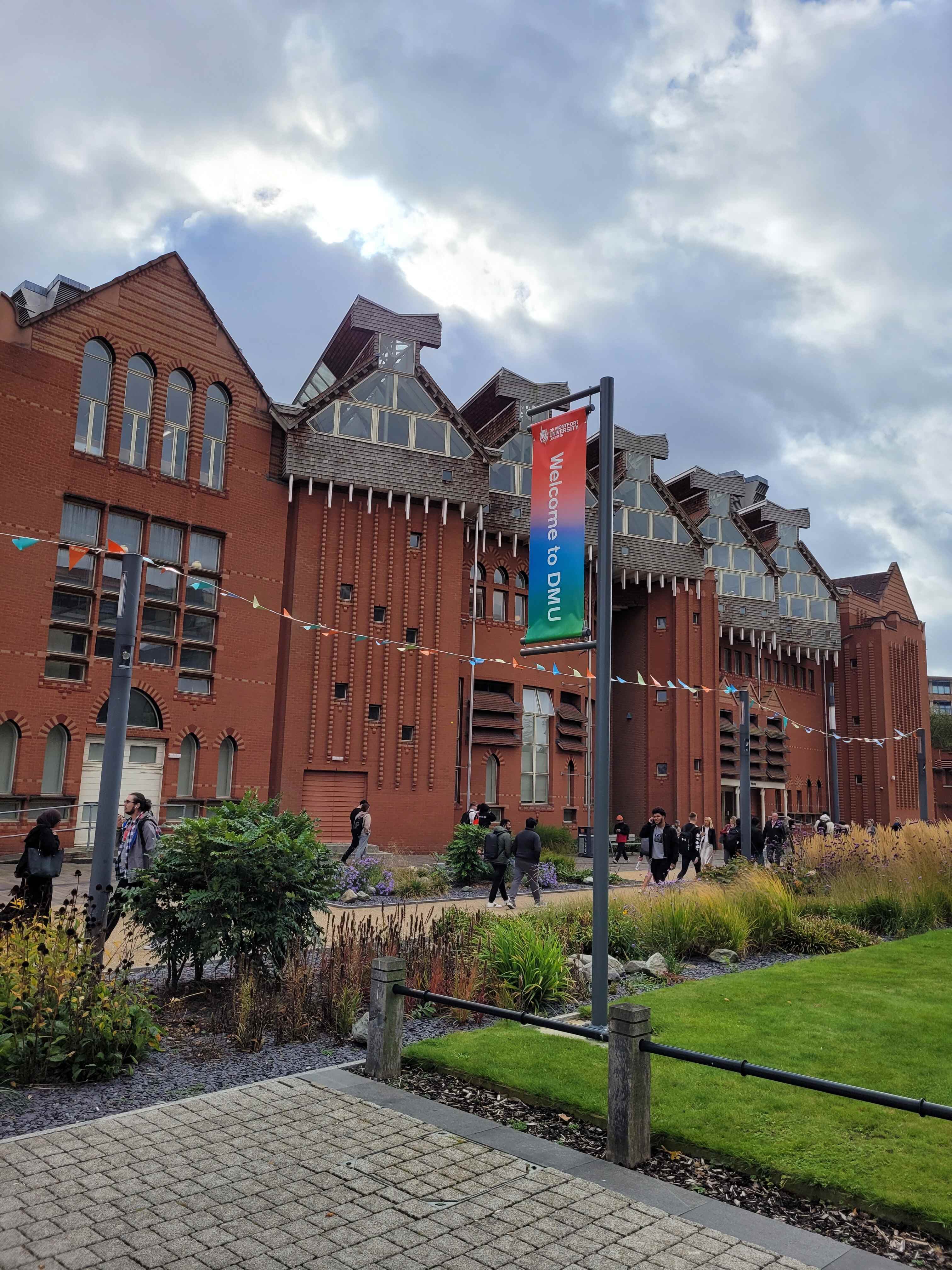 De Montfort University, Leicester: Admissions 2026, Scholarships, Fees ...